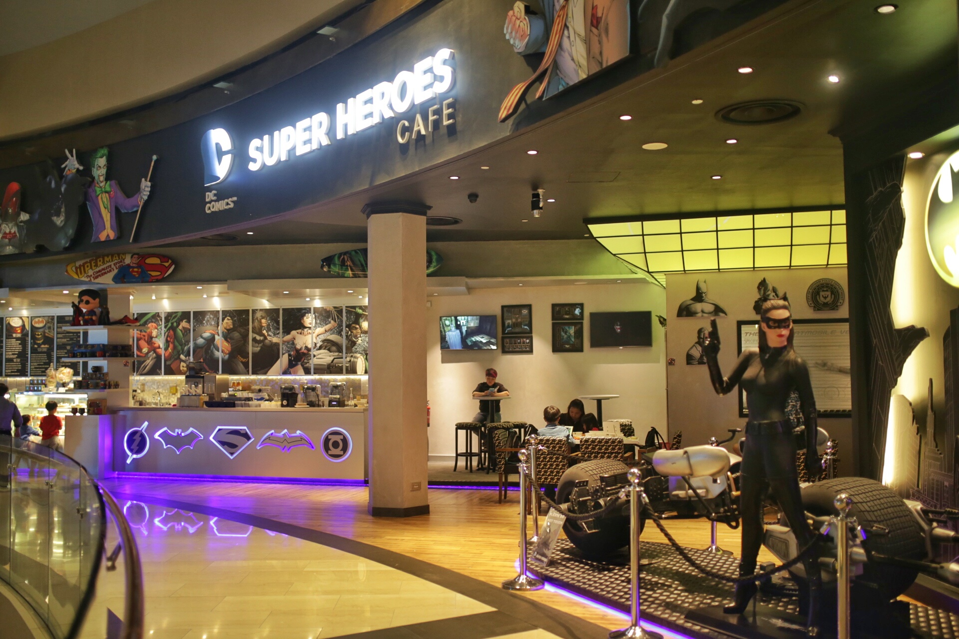 DC Comics Super Heroes Cafe Opens in Marina Bay Sands | SUPERADRIANME.com