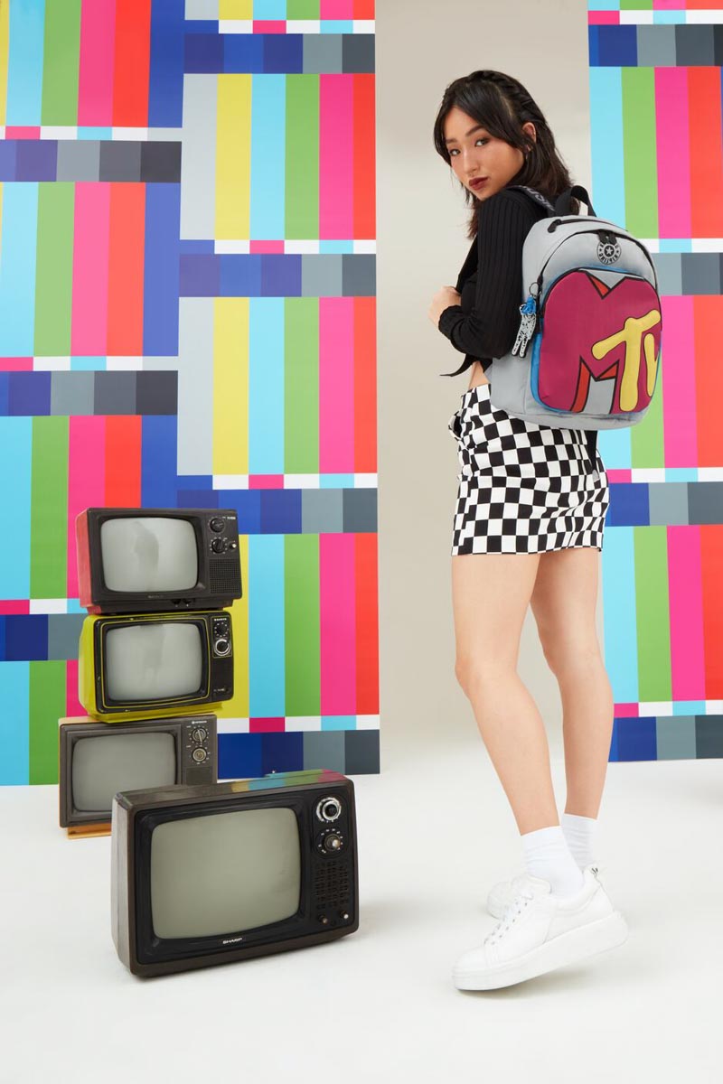 Need these Eye-Catching Bags for your Next Vacation | SUPERADRIANME.com