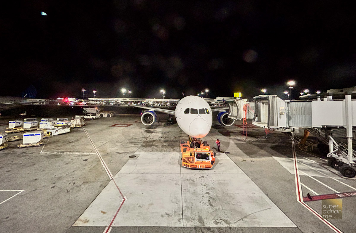 United Airlines Flight Experience October 2022 – SIN – SFO – IAH -7852 | SUPERADRIANME.com