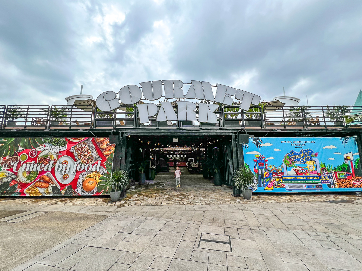 Catch the underwater dragon dance and the world of Kung Fu Panda ...